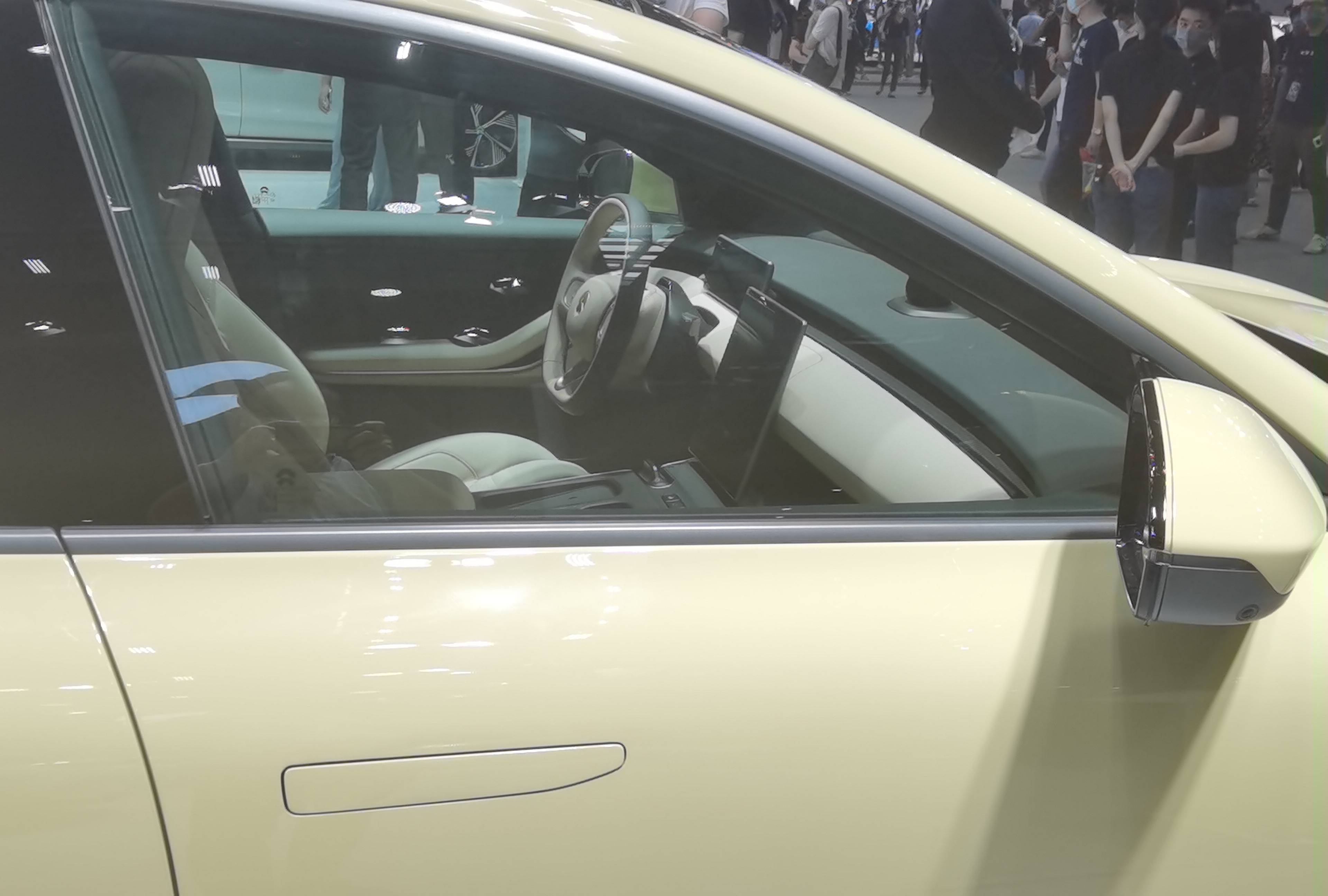 蔚来ET5亮相粤港澳车展，内饰精致细腻，续航里程达到700km_搜狐汽车_搜狐网