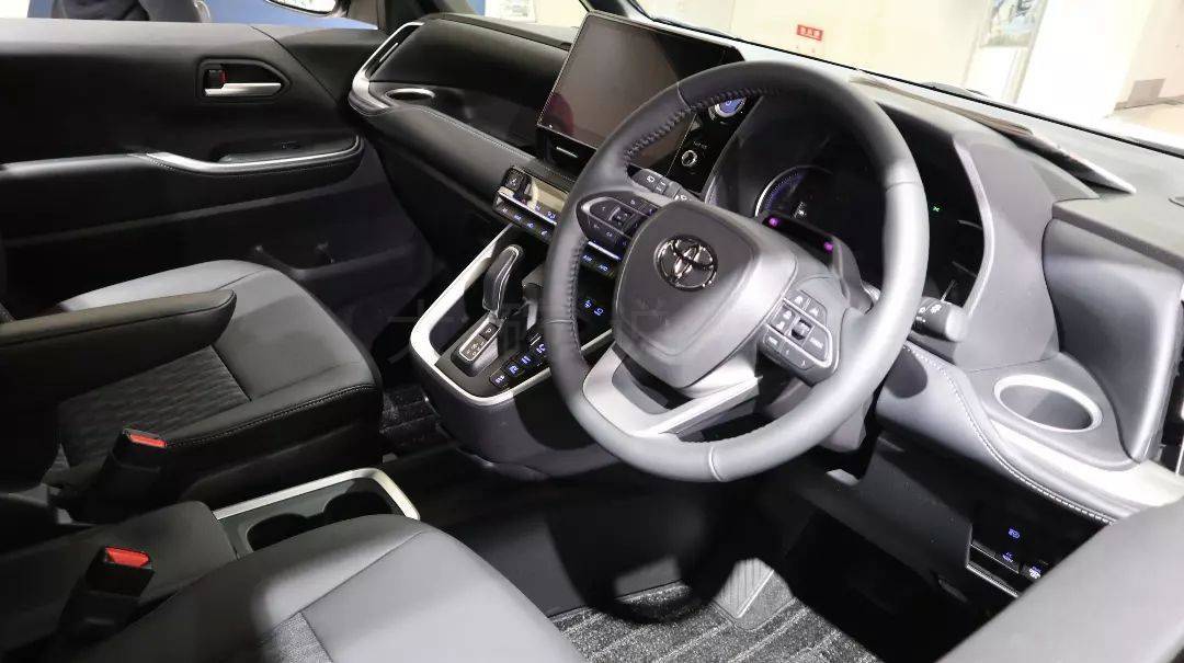 丰田NOAH实车亮相，尺寸超越别克GL6，2.0引擎+侧滑门，帅气_搜狐汽车_搜狐网