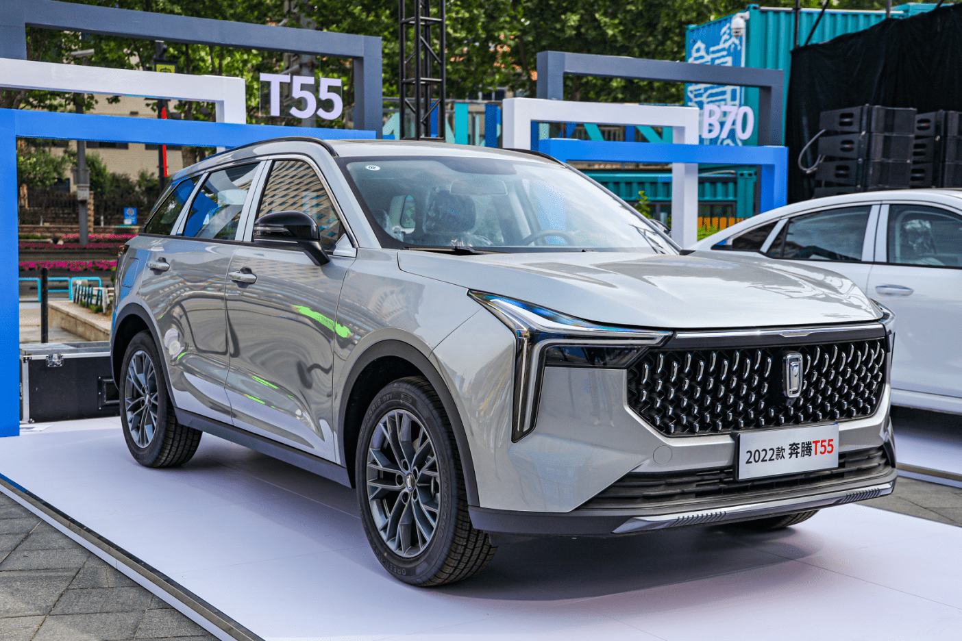 一汽奔腾2022款B70及T55焕新上市，购置税全免再送商业险_搜狐汽车_搜狐网