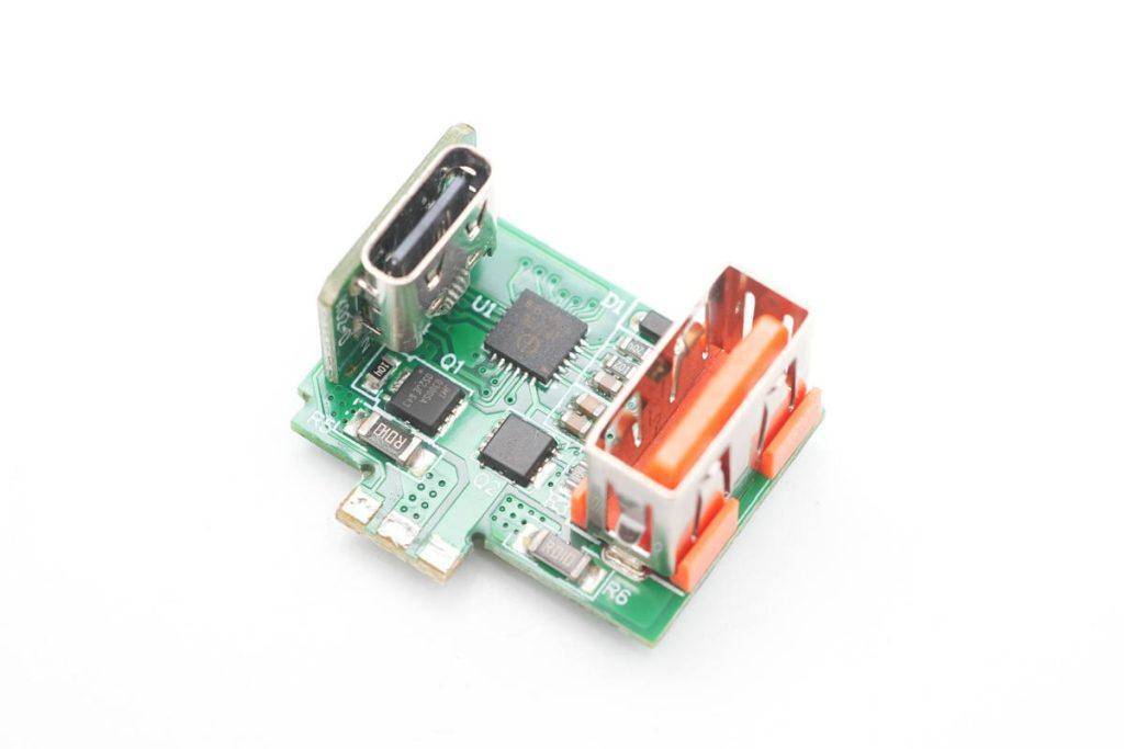 内置英集芯IP2726快充协议芯片，倍仕达33W双口快充充电器拆解_功率_小板_模块