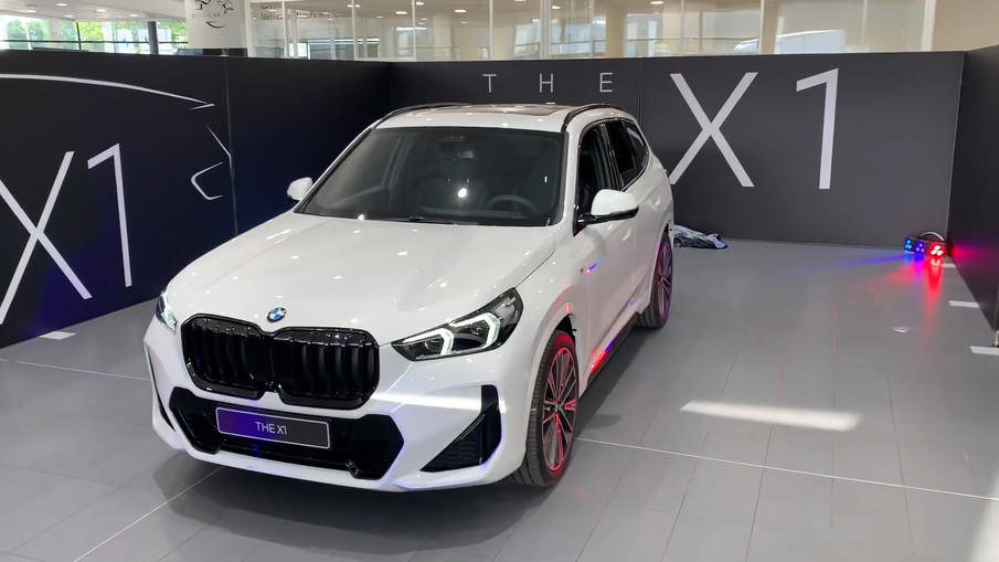 奔驰GLB劲敌 全新的外观和内饰 全新宝马X1海外亮相_搜狐汽车_搜狐网