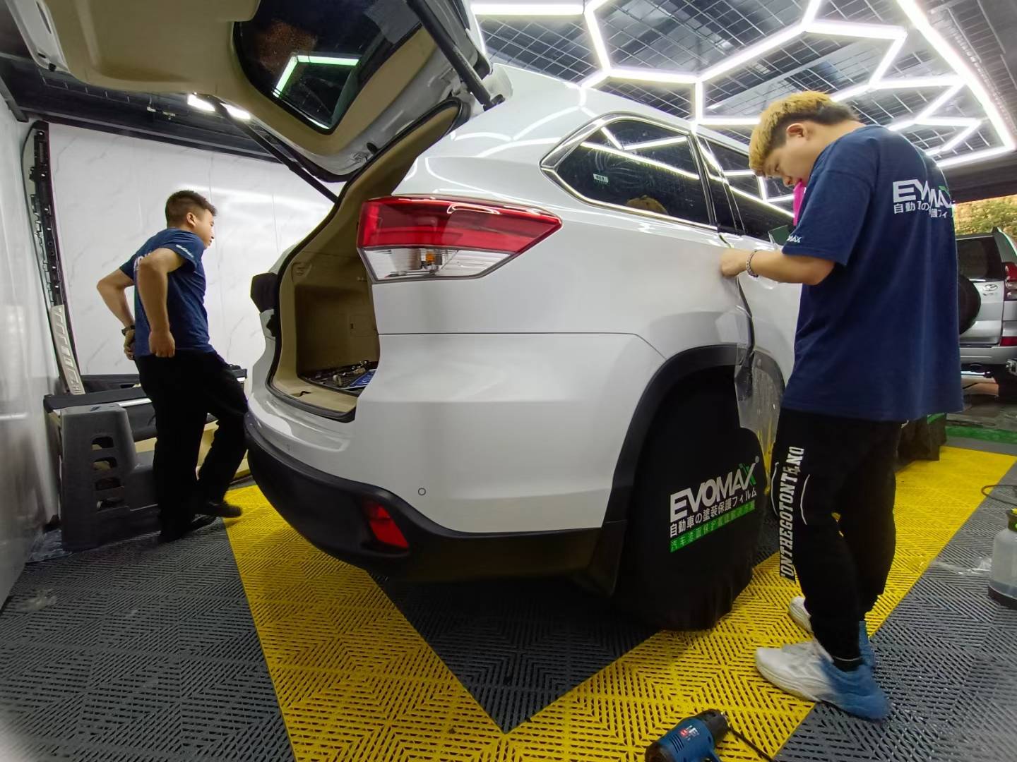 EVOMAX易玛日本TPU隐形车衣—白色丰田汉兰案例_搜狐汽车_搜狐网