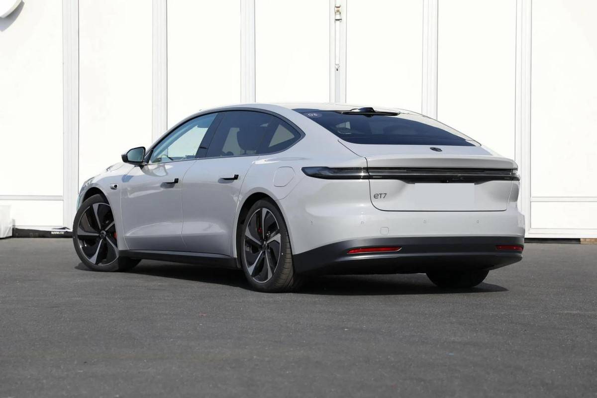 高端国产“新秀”，零百加速3.8秒的蔚来ET7，能和“56E”硬刚？_搜狐汽车_搜狐网
