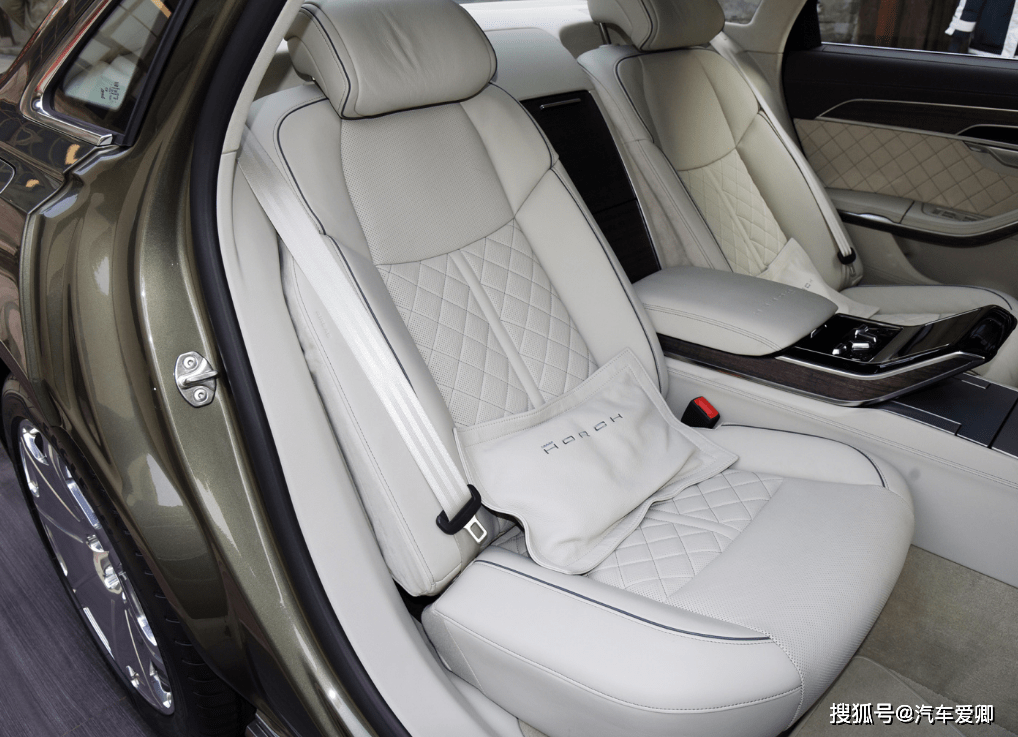 “迈巴赫”版奥迪A8，车长5450mm，大饼式轮毂，后排奢华配4座_搜狐汽车_搜狐网