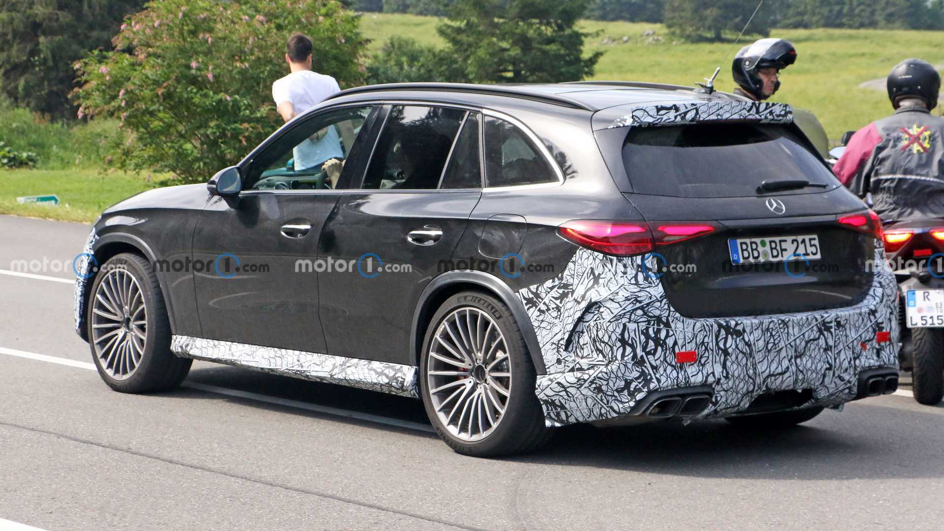 670马力超过V8 梅赛德斯-AMG 新款GLC 63路试谍照曝光_搜狐汽车_搜狐网