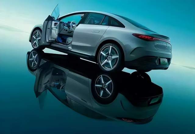 53万元起！国产EQE开启预售，续航达752km，奔驰电动化按下加速键_搜狐汽车_搜狐网