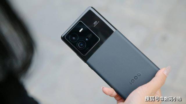 相差200元，真我GT2大师探索版和IQOO10相比，哪一款更值得推荐？_方面_支持_手机