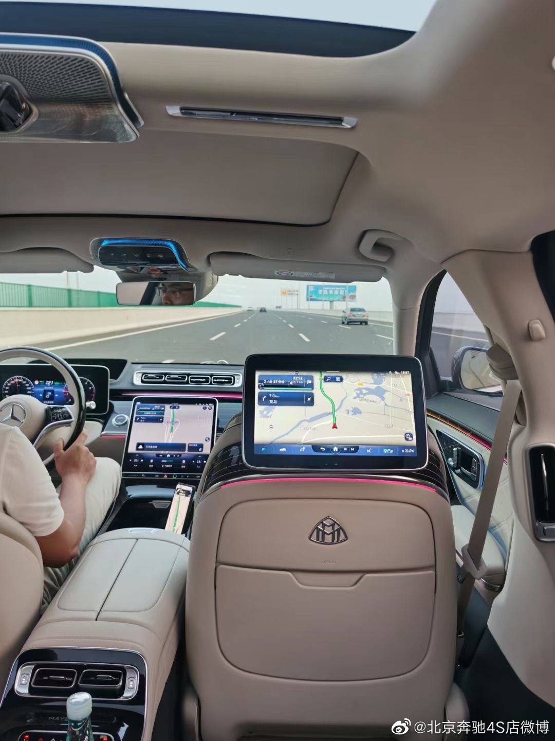 一身红衣来霸屏 夏日怎比我激情 北京奔驰4S店迈巴赫S480 S580_搜狐汽车_搜狐网