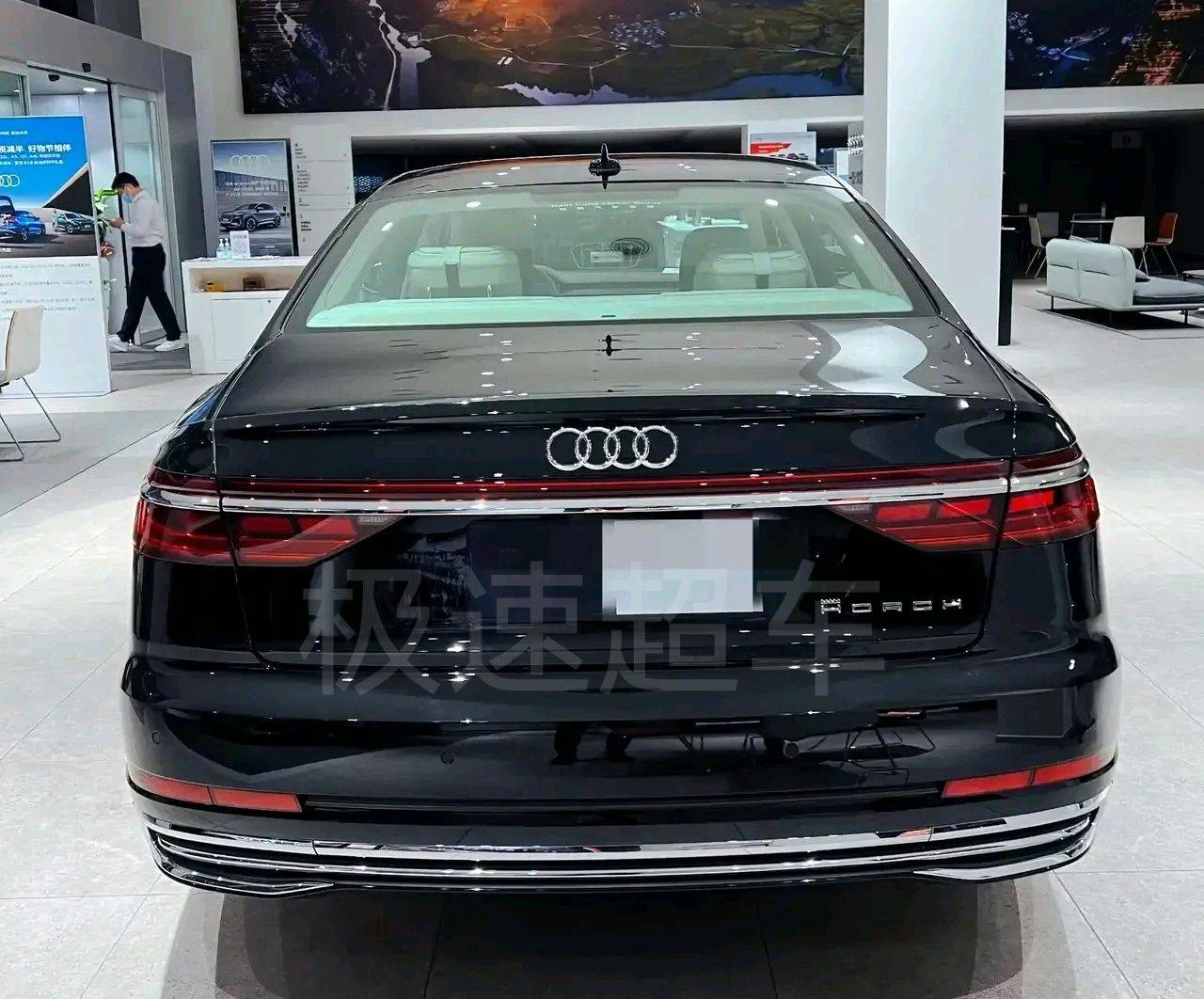 实拍奥迪A8霍希版，“铁饼轮毂”+4.0T+8AT，气场超越奔驰S级_搜狐汽车_搜狐网