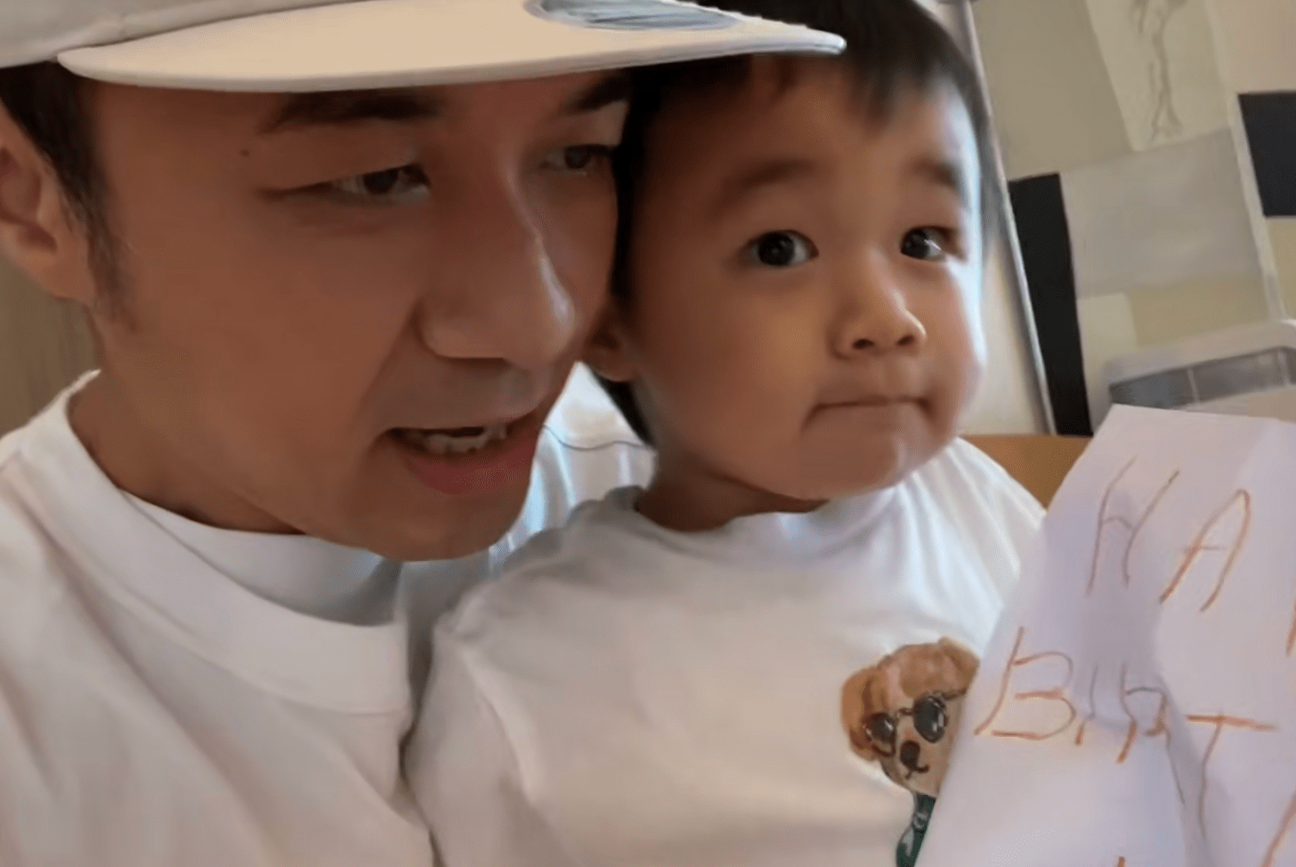 50岁古巨基过生日晒娃 儿子Kuson唱生日歌奶音十足-搜狐大视野-搜狐新闻