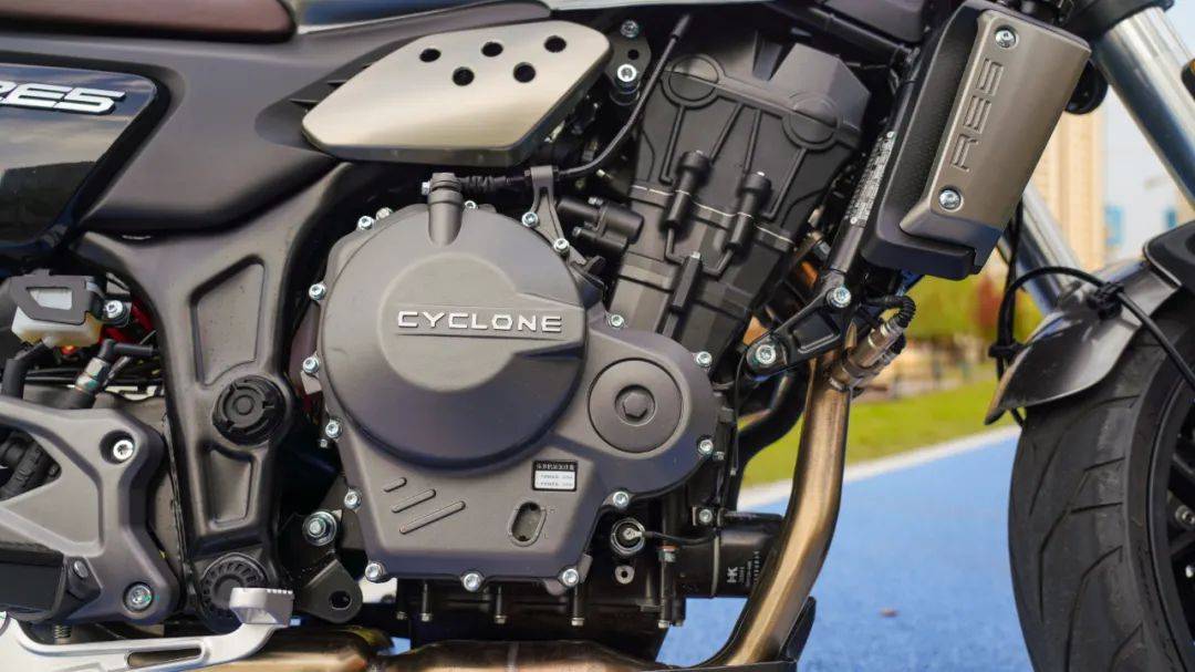 更强的性能复古—3.68万赛科龙RE560静态评测_搜狐汽车_搜狐网