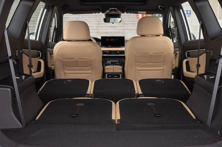 吉利最大的SUV，2.0T+七座，豪越L除了大还有什么？_搜狐汽车_搜狐网