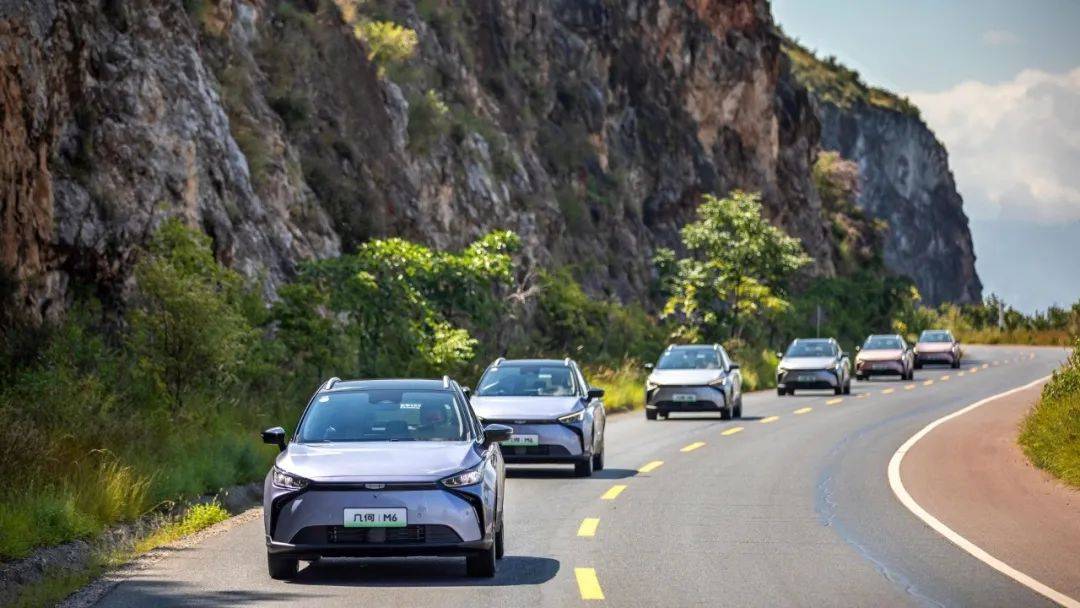 零百6.9秒+华为鸿蒙OS加持！几何G6/M6南区上市引波澜_搜狐汽车_搜狐网