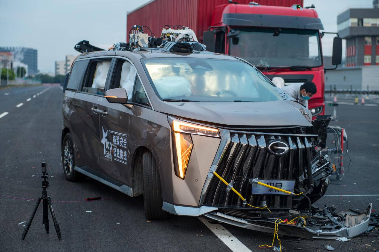 什么样的MPV才足够安全？M8宗师以一场货车“前后夹击”给出答案_搜狐汽车_搜狐网