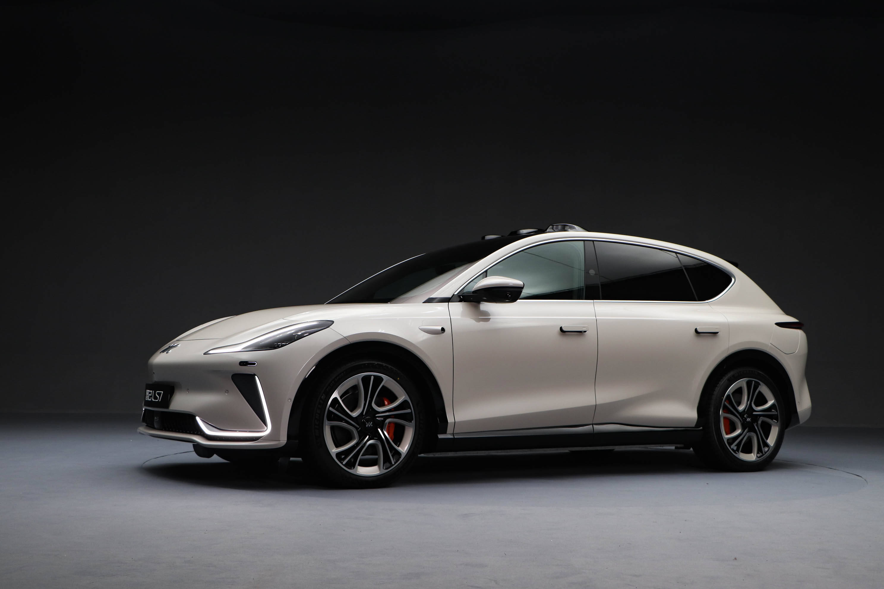 静态体验智己LS7：视野超广、车内布局创新，最关键是底子好_搜狐汽车_搜狐网