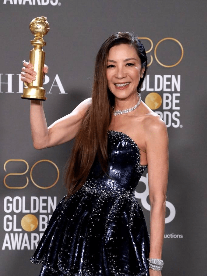 杨紫琼获第80届金球奖音乐喜剧类电影最佳女主角-搜狐大视野-搜狐新闻