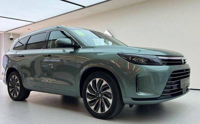 理想L9真的是四轮加彩电？相比问界M7贵了十多万的它值得买吗_搜狐汽车_搜狐网