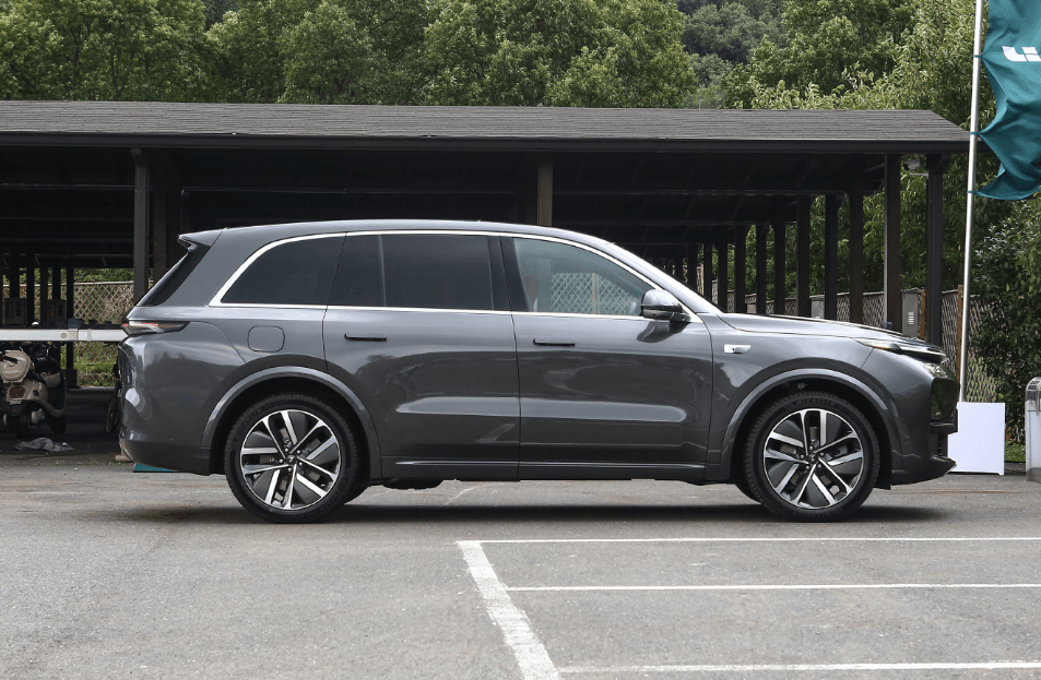 国产车后来者居上，30万级中大型SUV，岚图FREE和理想L8怎么选？_搜狐汽车_搜狐网