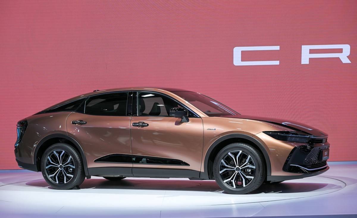 非凡气质，高光登临！皇冠 SportCross诠释“未来豪华”_搜狐汽车_搜狐网