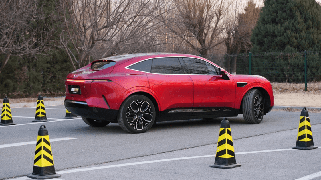 Model Y vs蔚来ES7 vs阿维塔11谁才是自动泊车天花板？_搜狐汽车_搜狐网