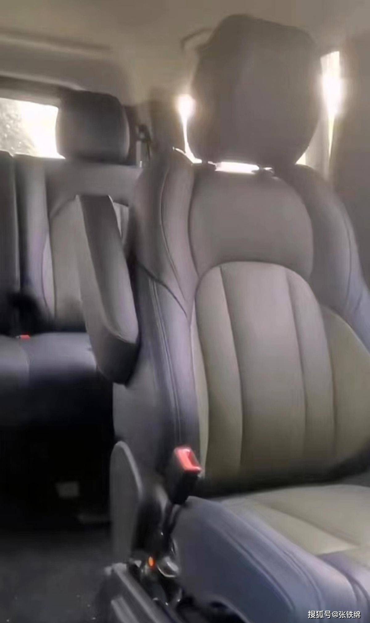 东风猛士M20实车曝光，外观很霸气，2+2+3座椅，搭载6.7L柴油动力_搜狐汽车_搜狐网