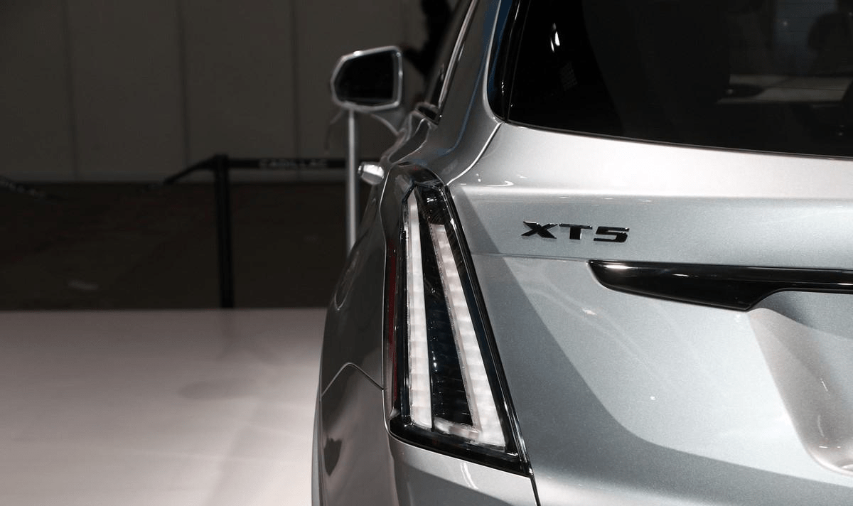 2022广州车展：整车进行黑化处理，凯迪拉克XT5黑钻版亮相_搜狐汽车_搜狐网