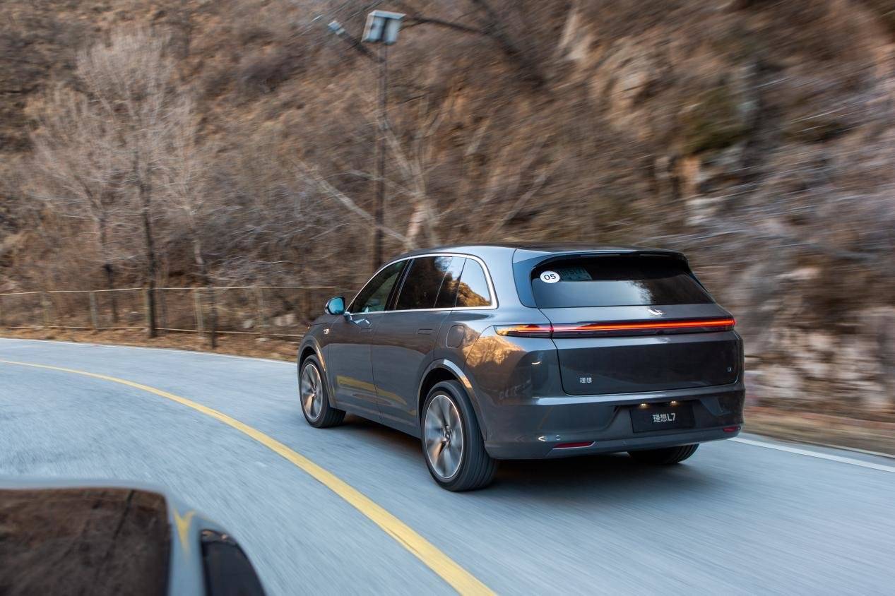 试驾理想L7：全尺寸大于奔驰GLE、宝马x5l_搜狐汽车_搜狐网
