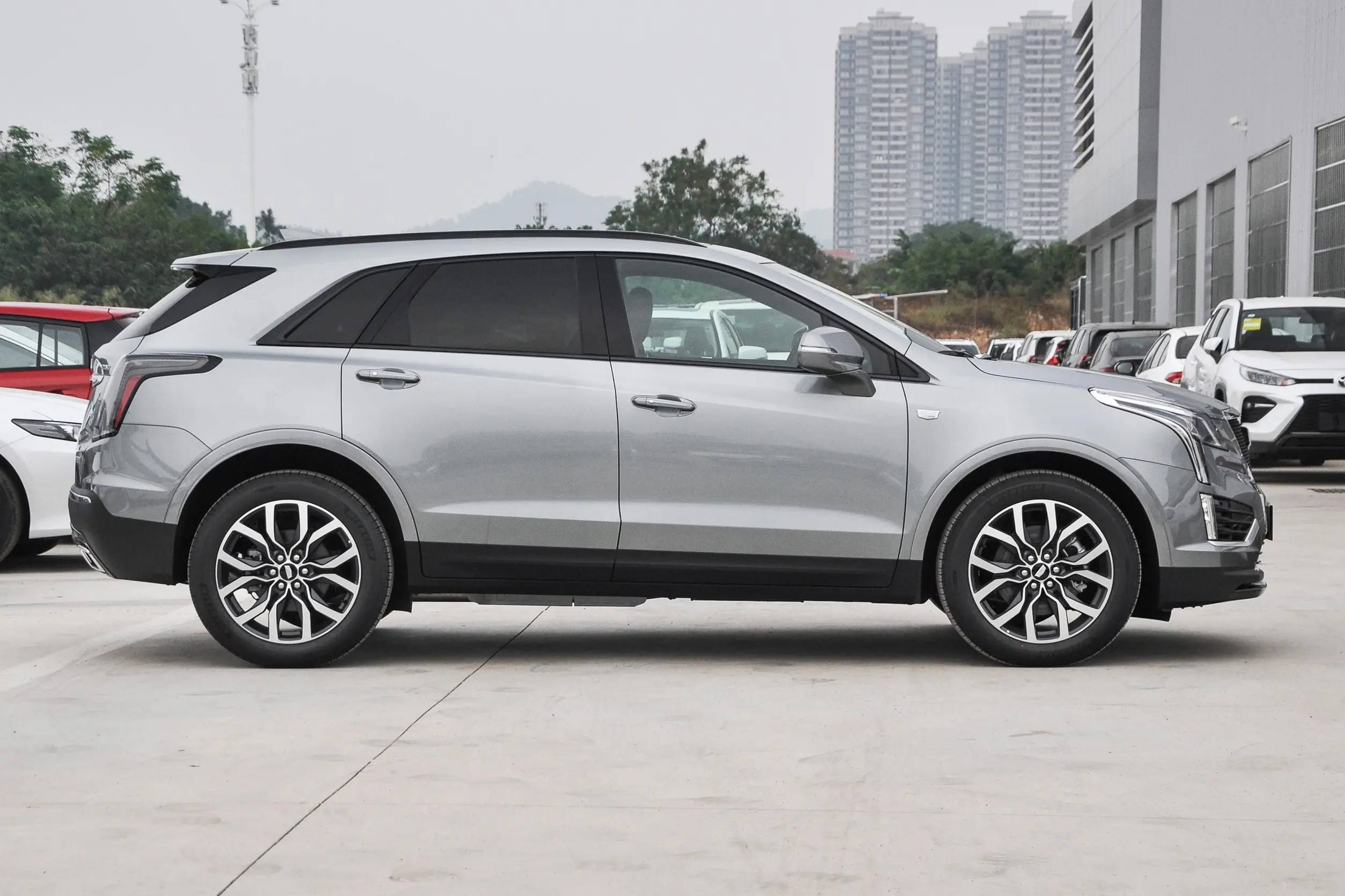 凯迪拉克XT5对比奥迪Q5L 日常用车谁更贴心？_搜狐汽车_搜狐网