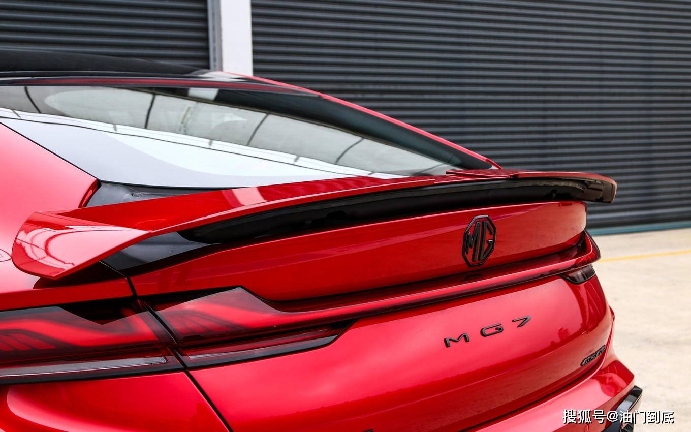 2.0T+9AT，这款黑标名爵车开起来怎样？赛道体验MG7_搜狐汽车_搜狐网