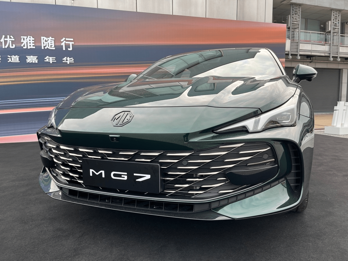 赛道初体验名爵MG7，2.0T+9AT配备E-LSD电子限滑差速锁征服赛道_搜狐汽车_搜狐网