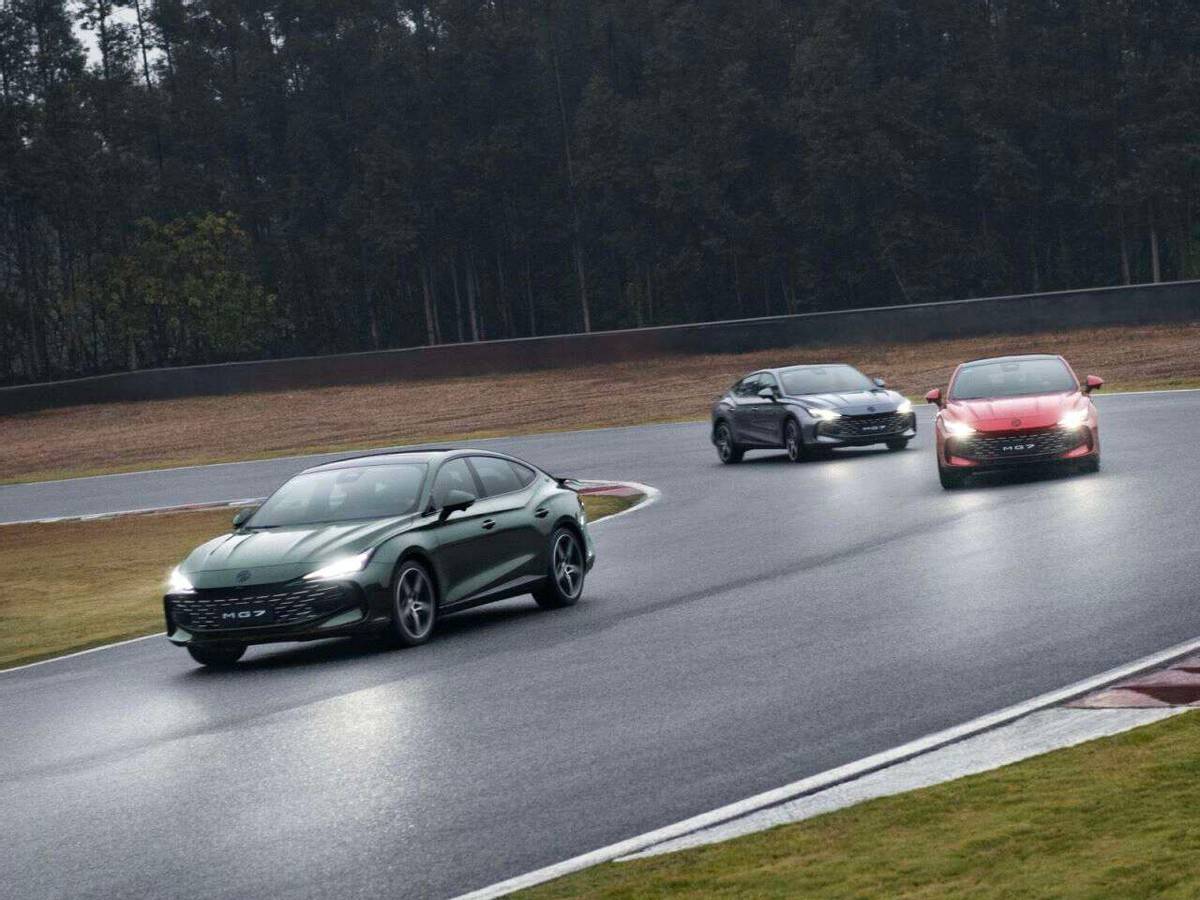 当优雅驶上赛道，试驾全新MG7 2.0T_搜狐汽车_搜狐网