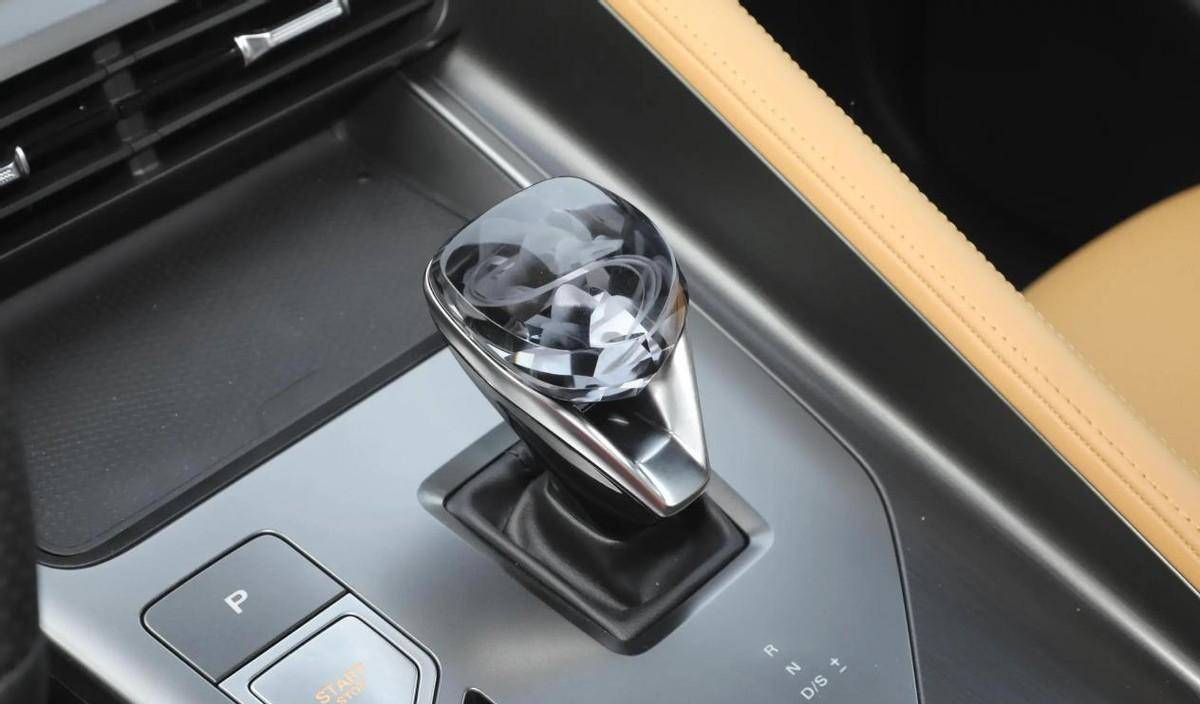 选“鸡头”还是“凤尾”？第三代荣威RX5对比奥迪Q2L_搜狐汽车_搜狐网