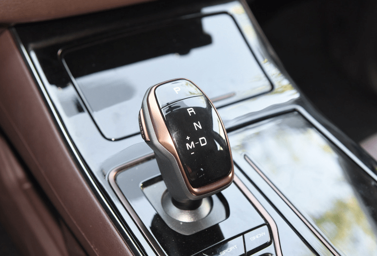 太能“装”了，全新2.0T+8AT+3.15米轴距，又一SUV黑马实图曝光_搜狐汽车_搜狐网