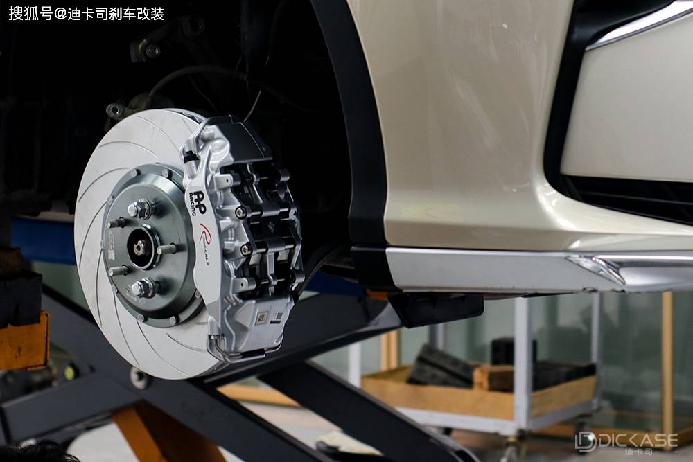 迪卡司改装案例——雷克萨斯RX450H升级AP-racing-9560大六活塞卡钳套装_搜狐汽车_搜狐网