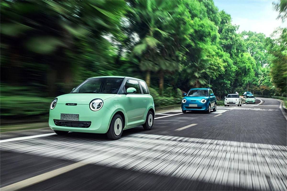 PK宏光MINIEV，自主推新车，毫无老头乐气质，堪称带娃少妇的杀手_搜狐汽车_搜狐网