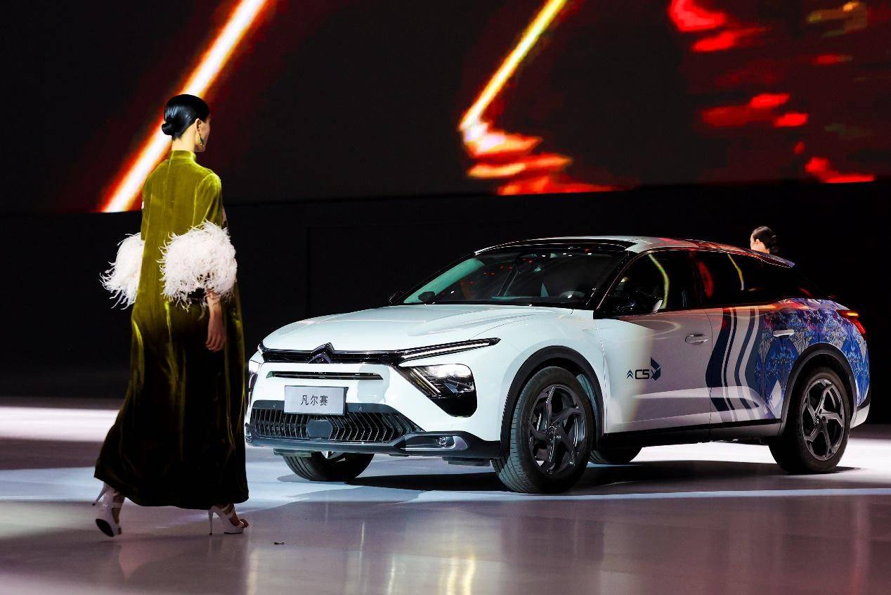 站在“她”的角度看汽车，凡尔赛C5 X深受新时代女性青睐_搜狐汽车_搜狐网