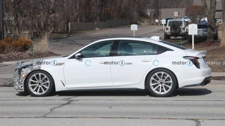 凯迪拉克CT5谍照曝光，6.2L V8，够酷炫够运动嘛？_搜狐汽车_搜狐网