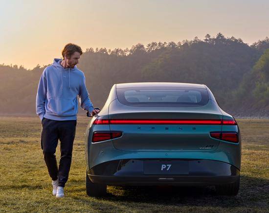 售24.99万起/入门配置拉满 小鹏P7i正式上市_搜狐汽车_搜狐网