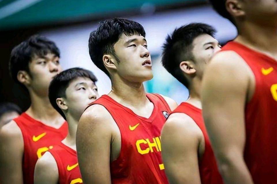 赵维伦领衔 中国U19男篮实力很强 国篮尽全力征战U19男篮世界杯_球员_阵容里_曾凡