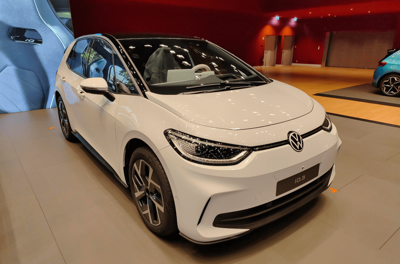 新款大众ID.3实车现身，尺寸升级、续航546km，“再战”海豚？_搜狐汽车_搜狐网