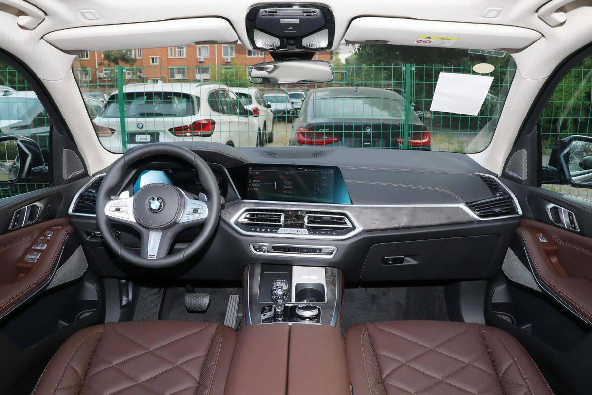 60万级豪华SUV之争！蔚来ES8行政版和宝马X5 30Li尊享型，该选谁？_搜狐汽车_搜狐网