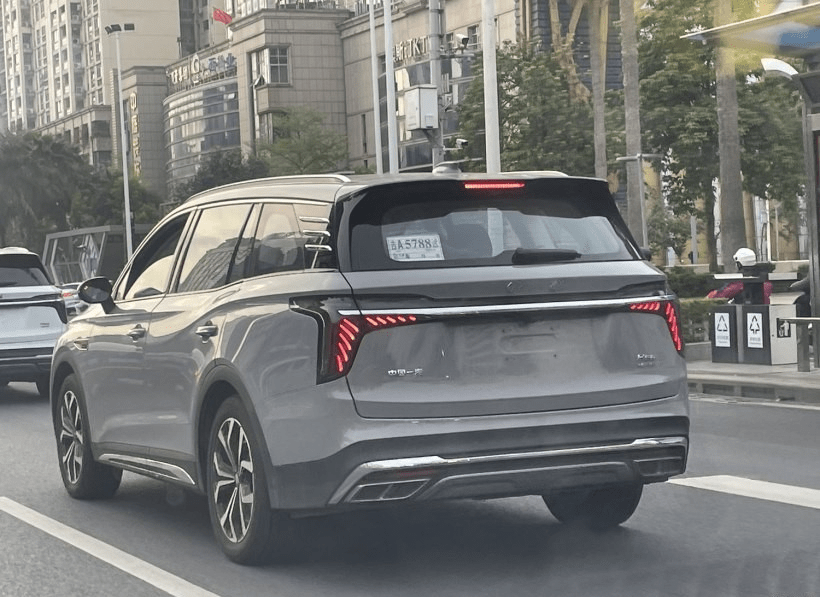 红旗HS6实车曝光 比汉兰达还大 2.0T+8AT_搜狐汽车_搜狐网