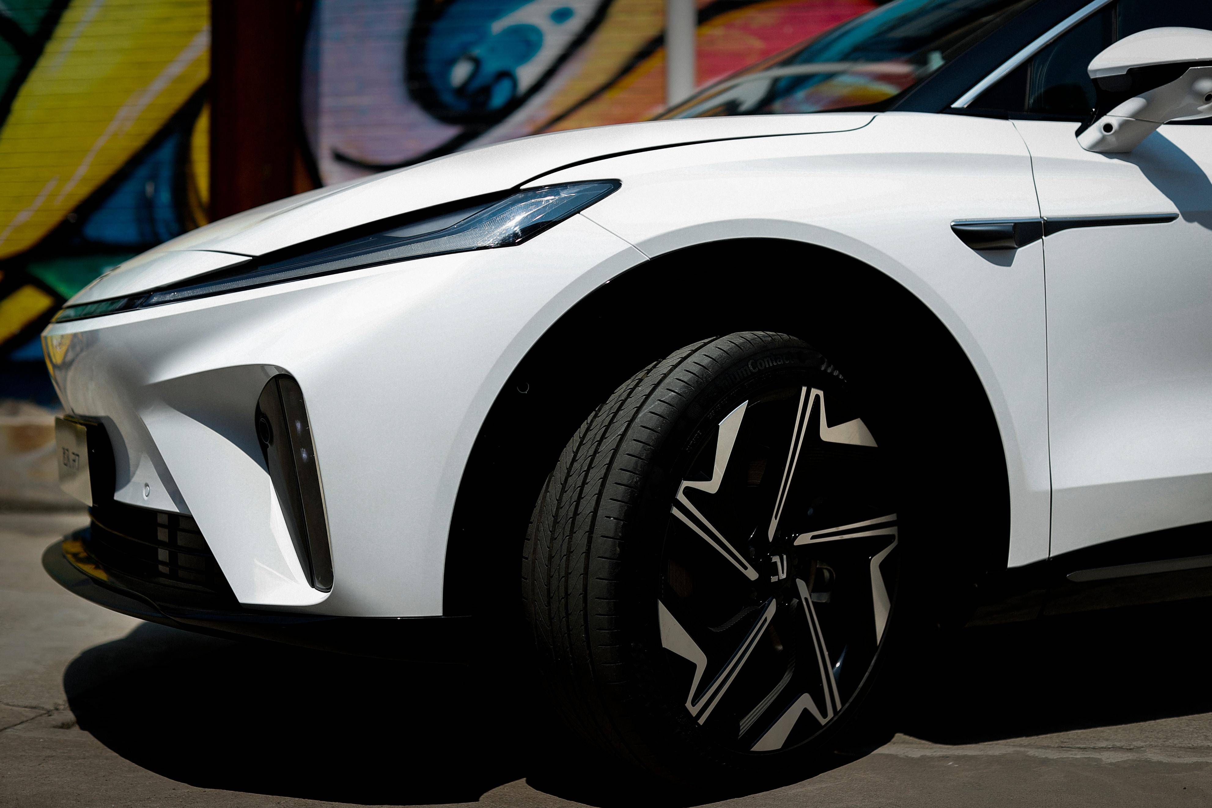 飞凡“新战将”R7，3.8s破百，续航606km，好看还不贵_搜狐汽车_搜狐网