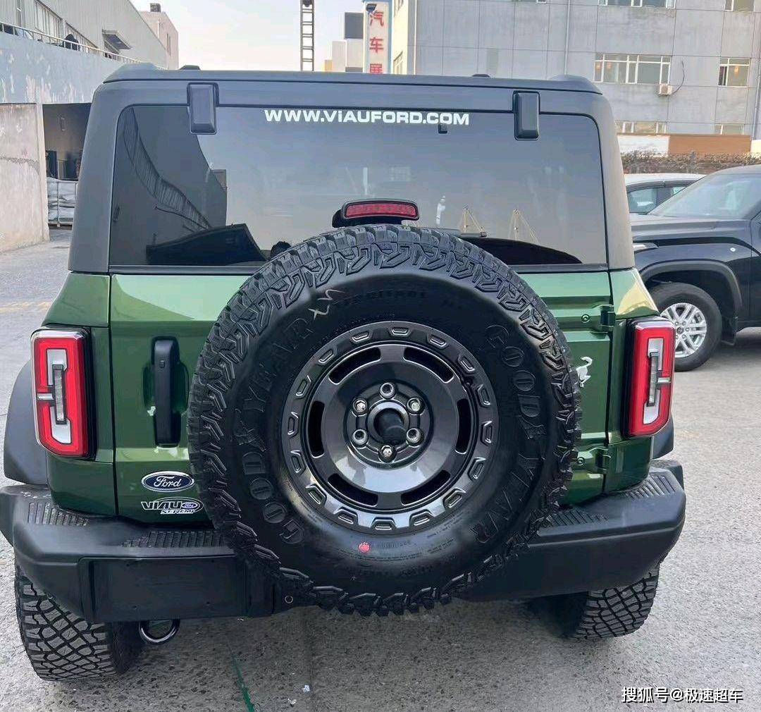 俗称福特牌“牧马人”，前置绞盘+四驱+涉水喉，越野媲美路虎卫士_搜狐汽车_搜狐网