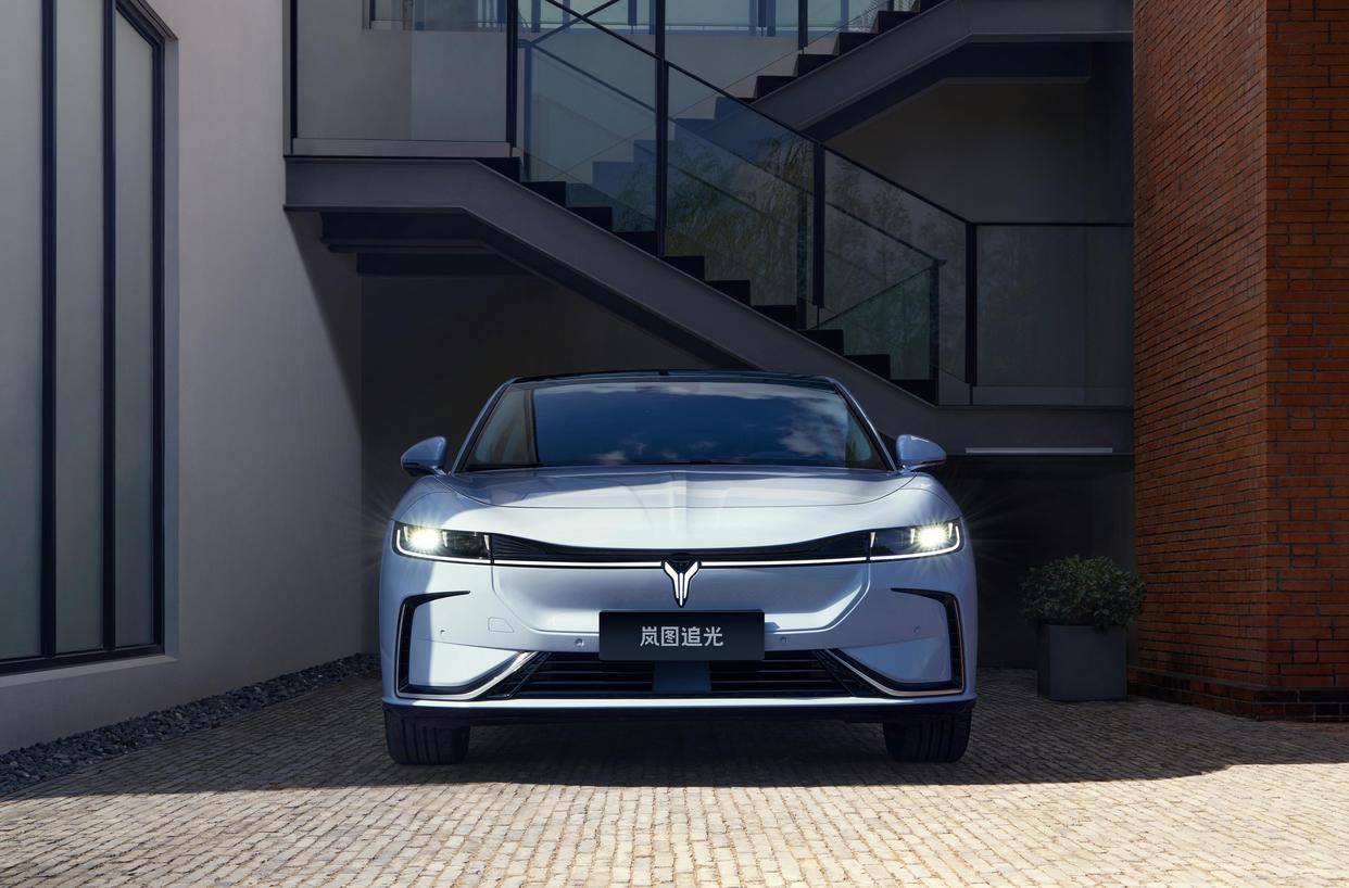 又一“黑马”车型，续航730km，3.8秒破百，还配14个丹拿音响_搜狐汽车_搜狐网