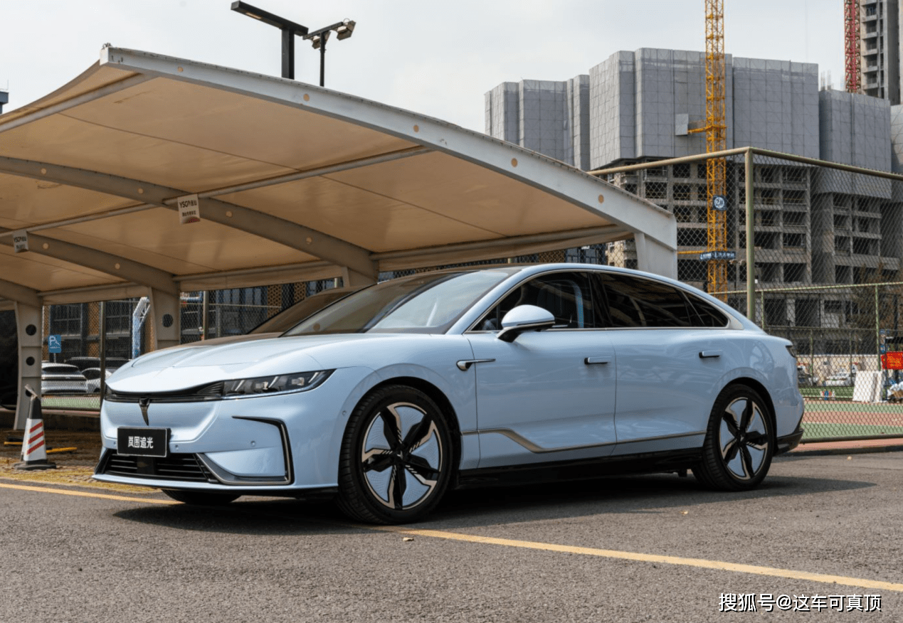 与ET7同是C级豪车，驾控表现更好，32.29万起的岚图追光有多强？_搜狐汽车_搜狐网