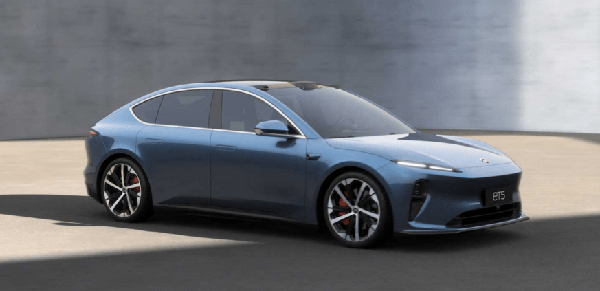 同为造车新势力的小鹏P7i和蔚来ET5，谁才是30万级别真智能轿跑？_搜狐汽车_搜狐网