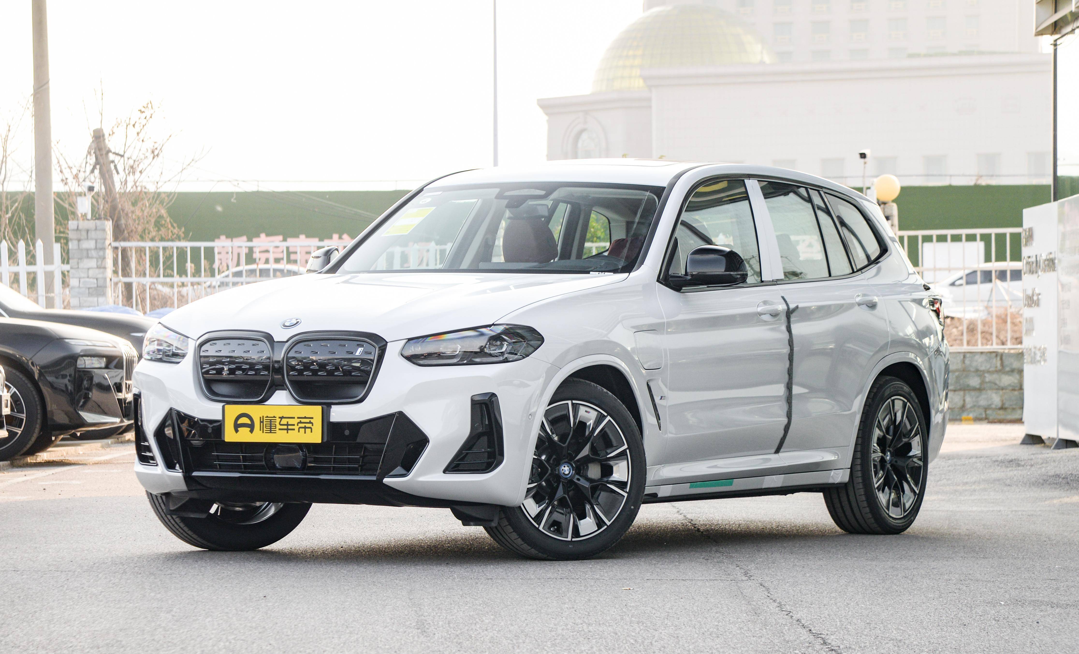 豪华品牌中的纯电动SUV，造型设计运动，续航550KM，宝马iX3_搜狐汽车_搜狐网