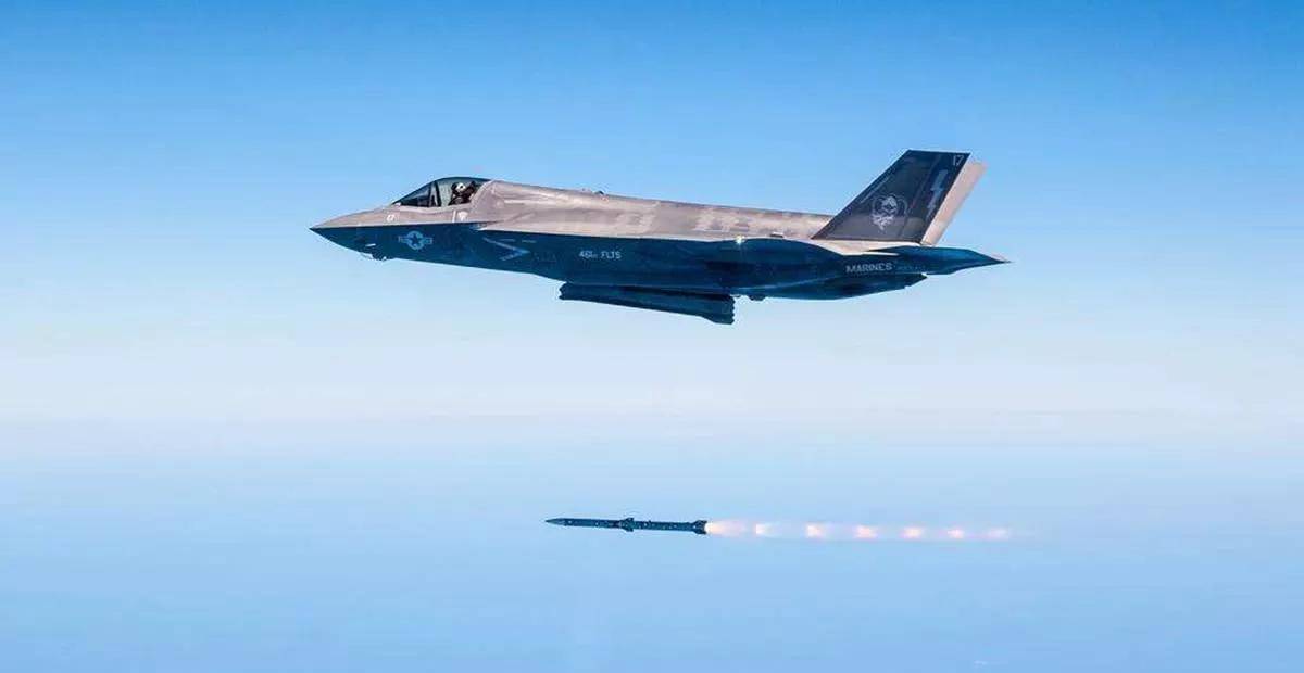 【突发】歼11BH南海驱离F35B - 军事纵横