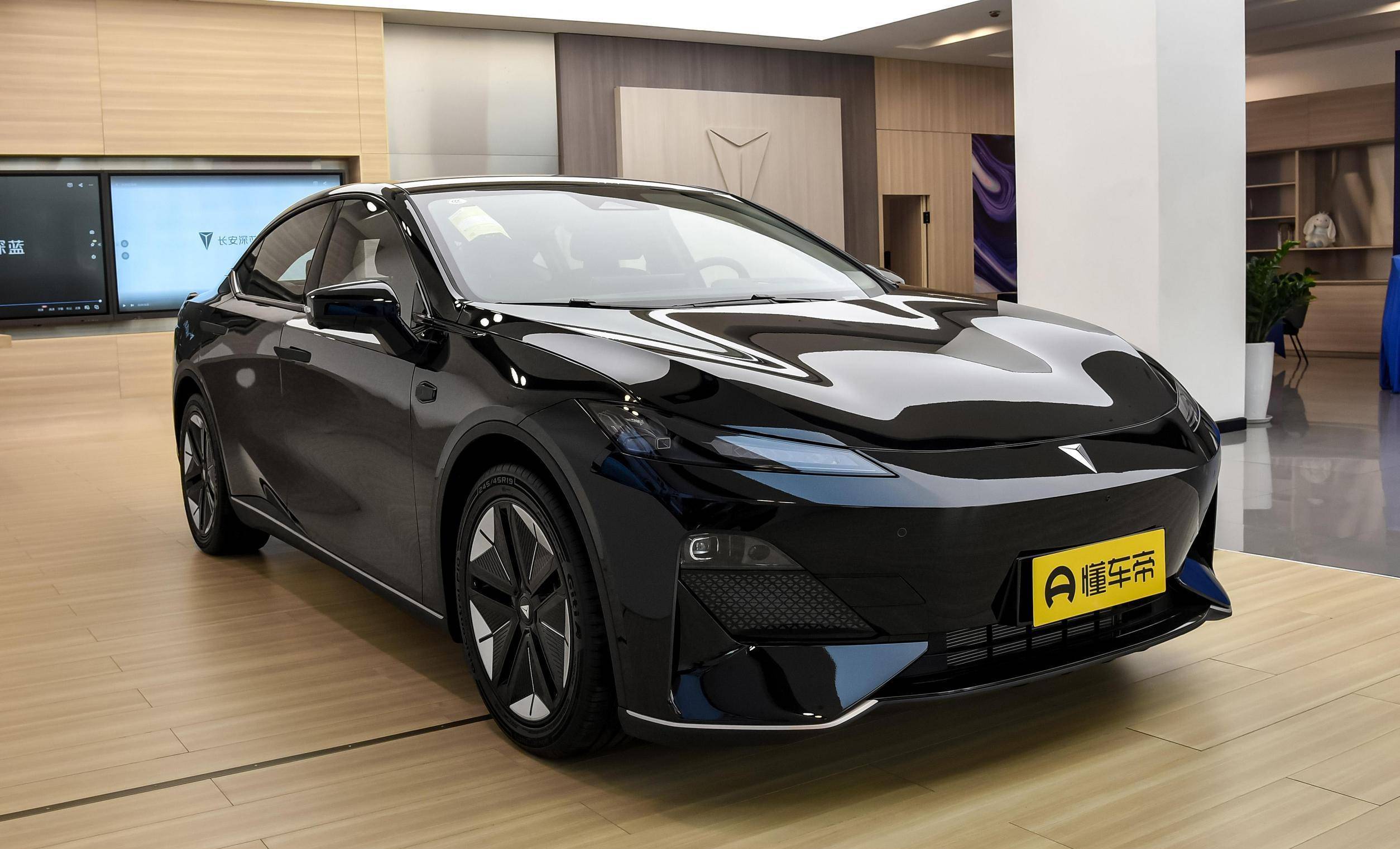 热门新能源车横评，深蓝SL03和秦PLUS DM-i你会选谁？_搜狐汽车_搜狐网